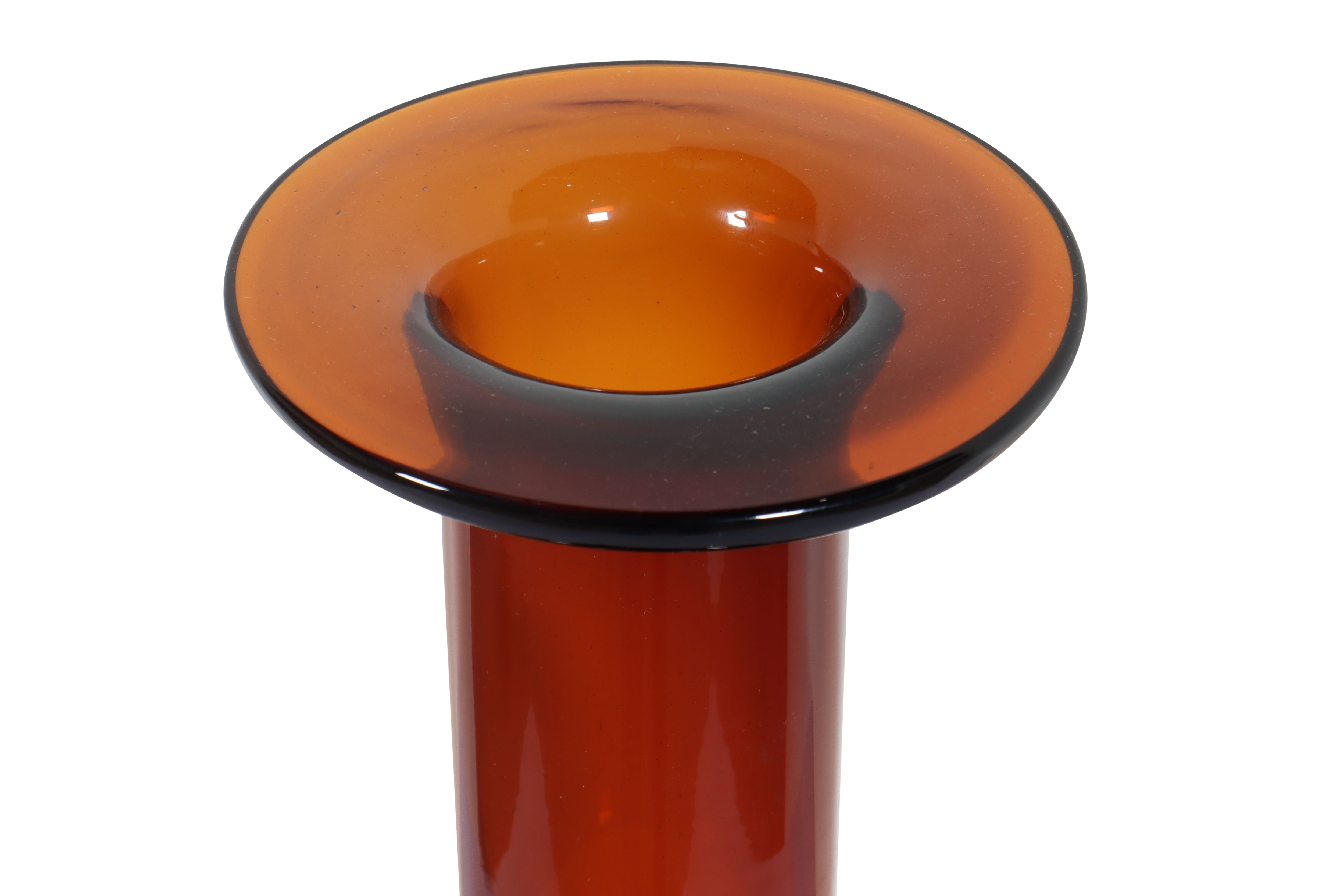 Otto Bauer | GLASS GUL VASE | MutualArt