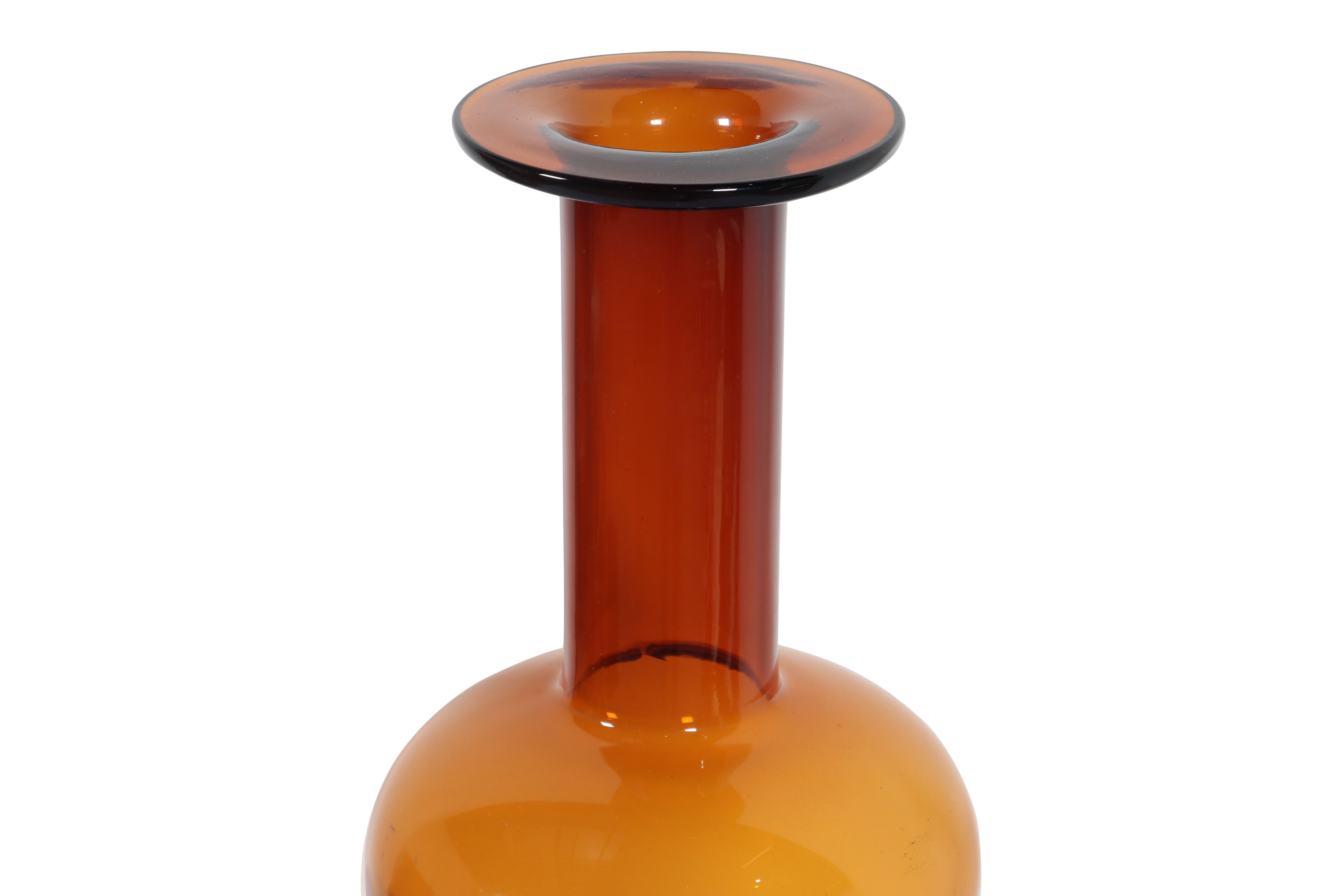 Otto Bauer | GLASS GUL VASE | MutualArt