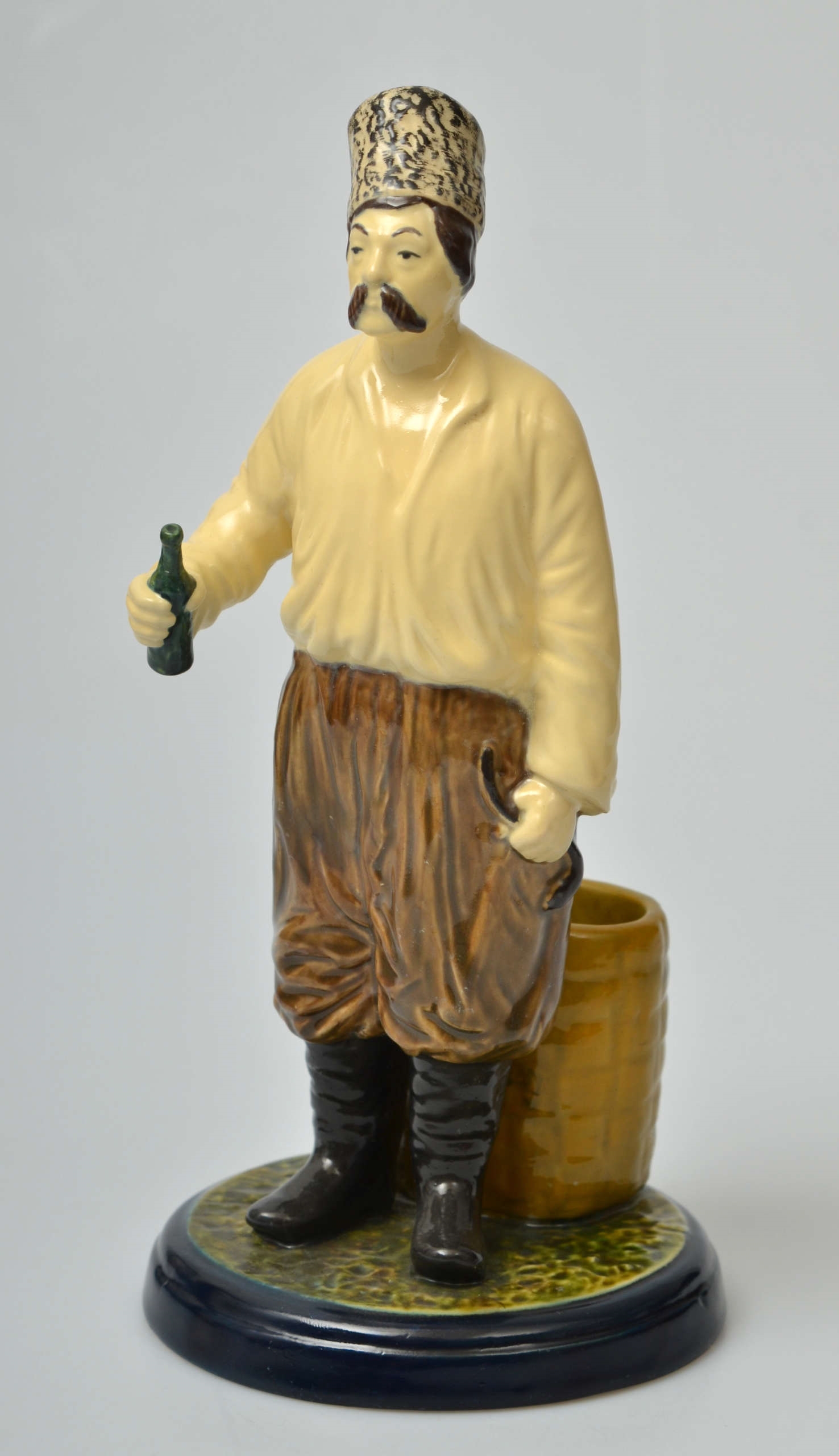 Kuznetsov Porcelain Factory | Russian Kuznetsov faience figure ...