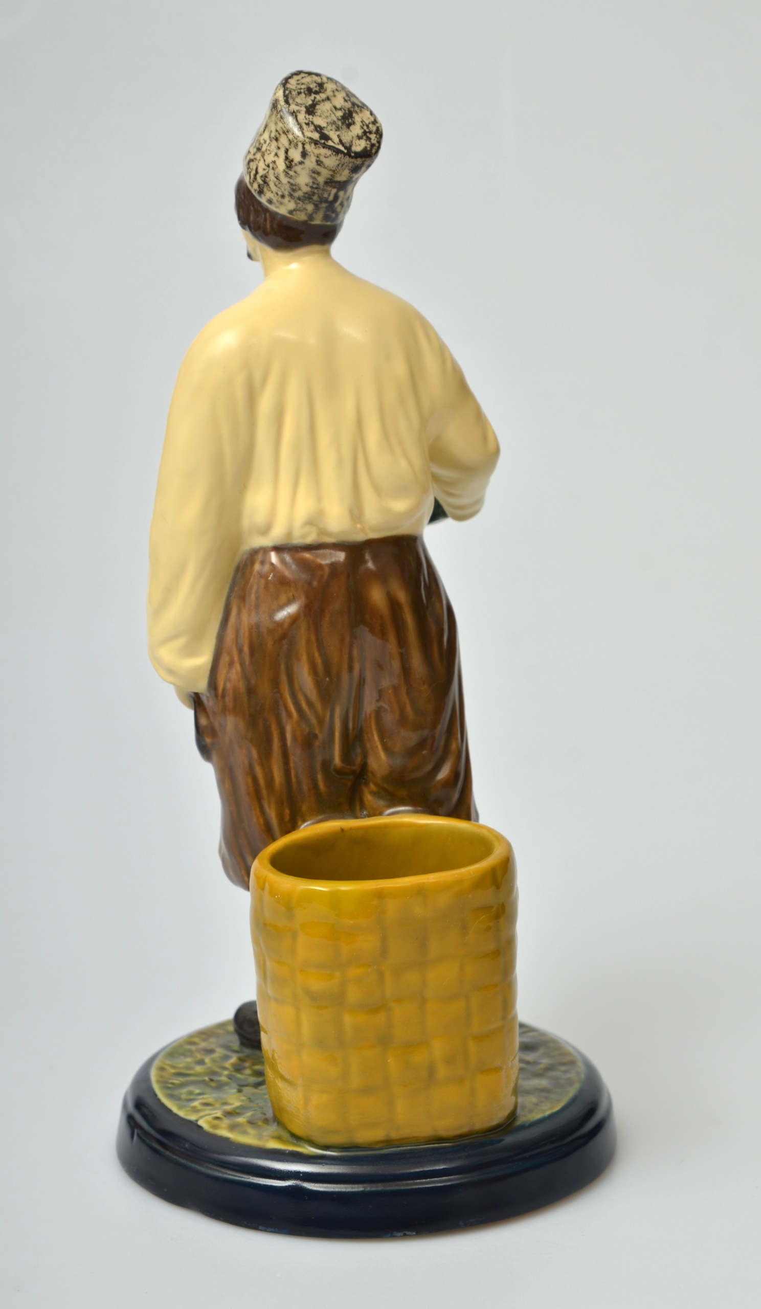 Kuznetsov Porcelain Factory | Russian Kuznetsov faience figure ...