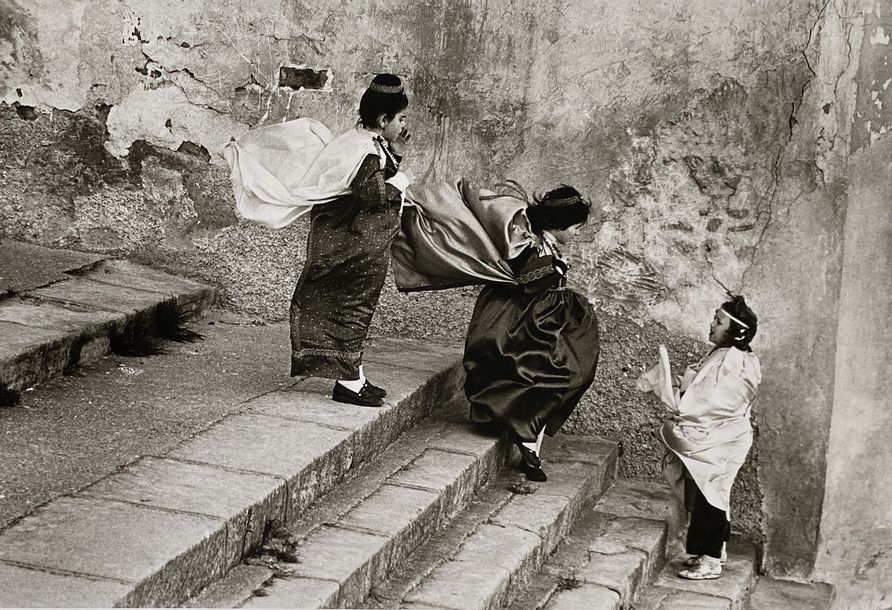 Marrie Bot | 3 little girls in procession (1979) | MutualArt