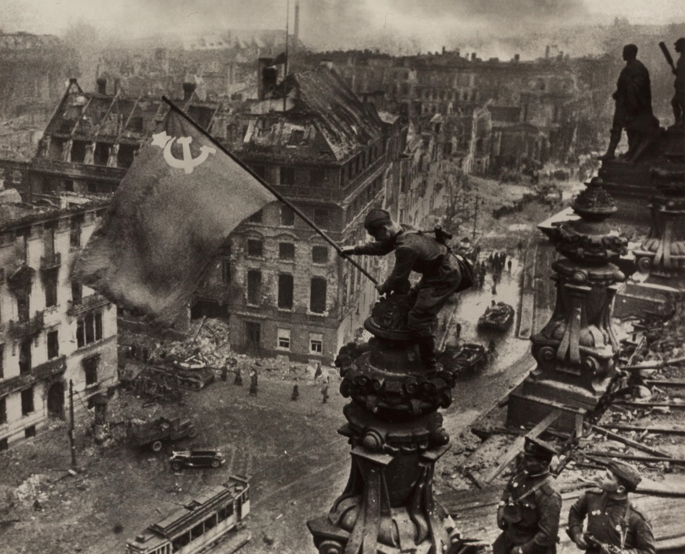 Jewgeni Chaldej | Raising the Soviet Flag Over the Reichstag, Berlin ...