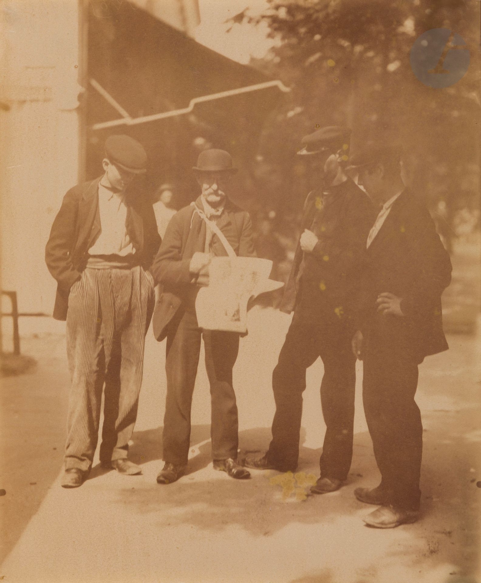 Eugène Atget | Illustrated newspaper merchant (1900) | MutualArt