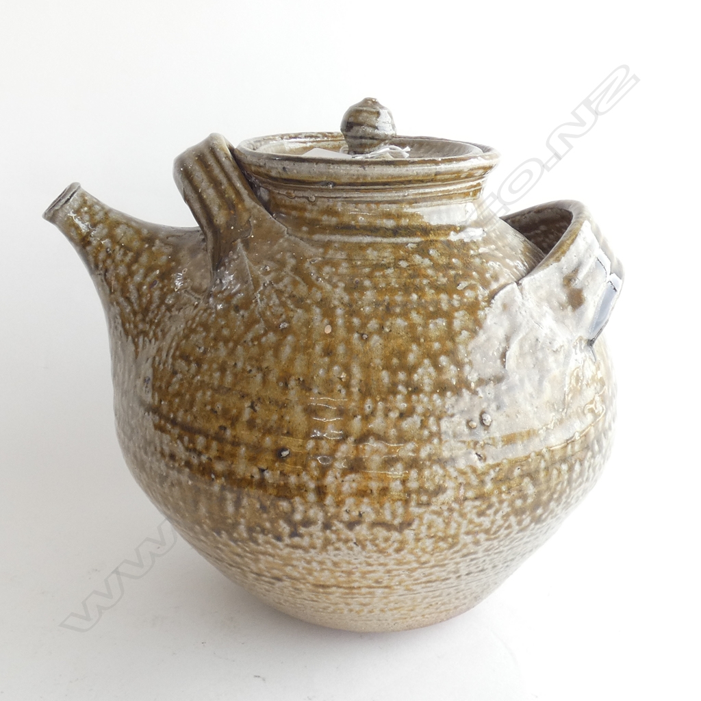 Ian Smaill | TEAPOT | MutualArt