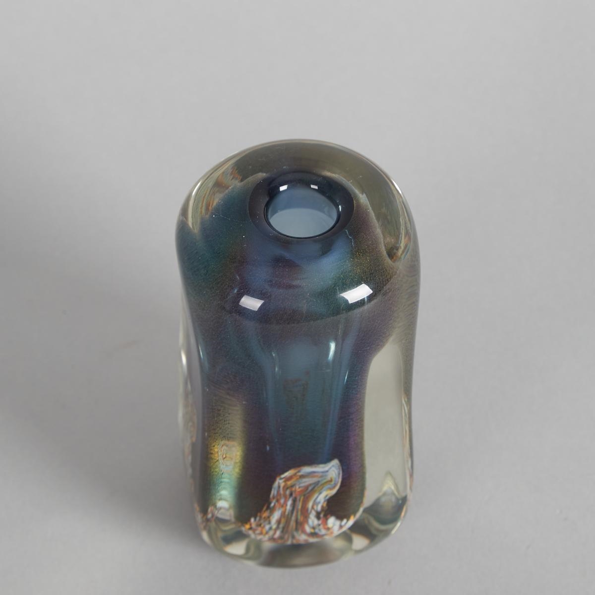 Dominick Labino | A Dominic Labino Art Glass Vase (1984) | MutualArt