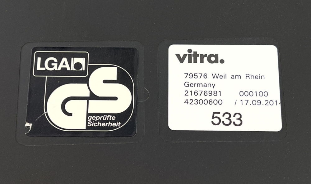 GEPRUFTE SICHERHEIT | Set 8 Dining Chairs | MutualArt