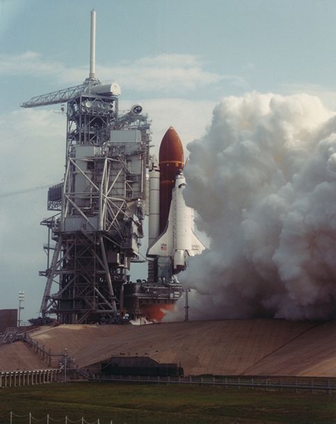 NASA | Very beautiful and rare view of the space shuttle whose ...