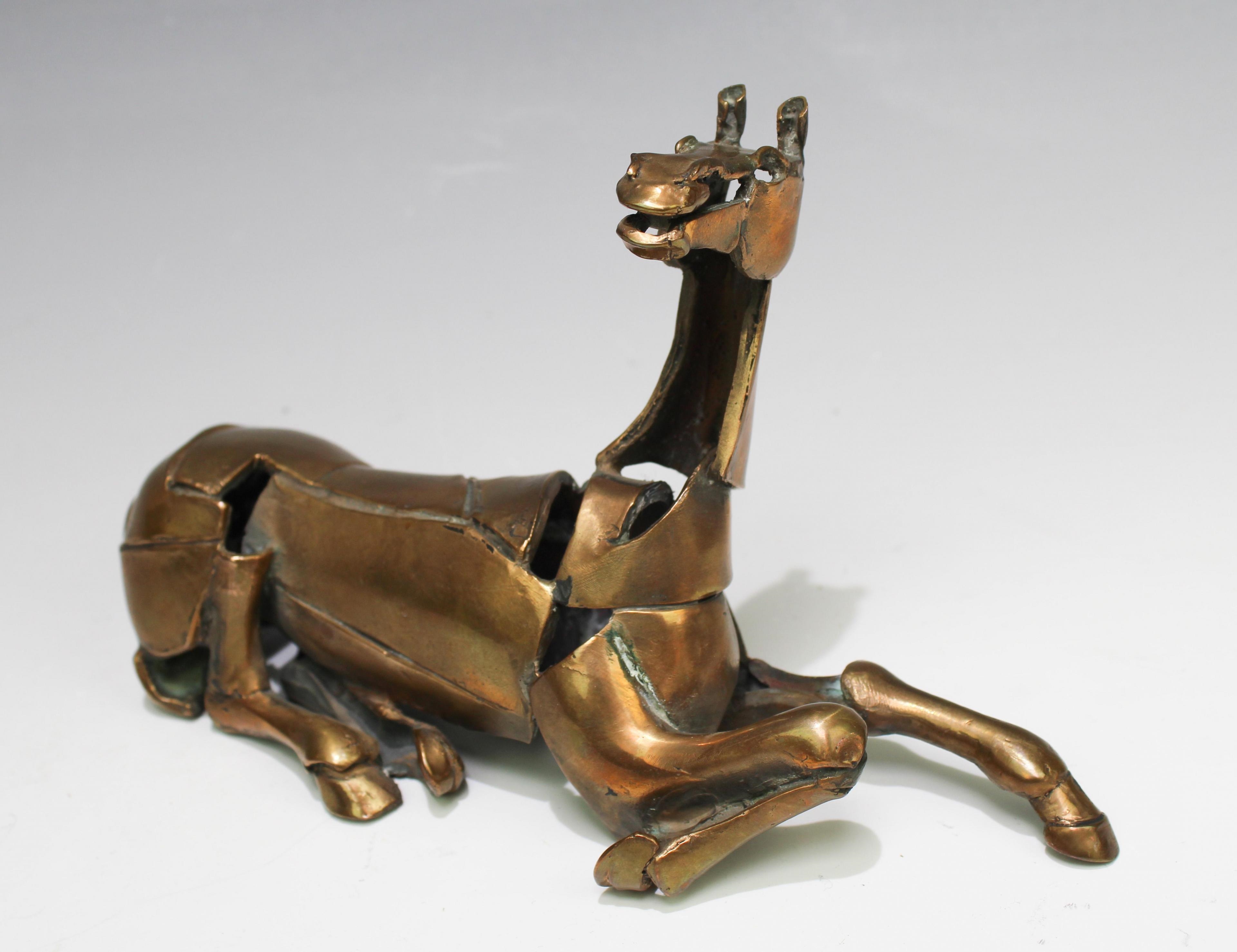 Rik Poot | Beeld van een geabstraheerd liggend paard | MutualArt