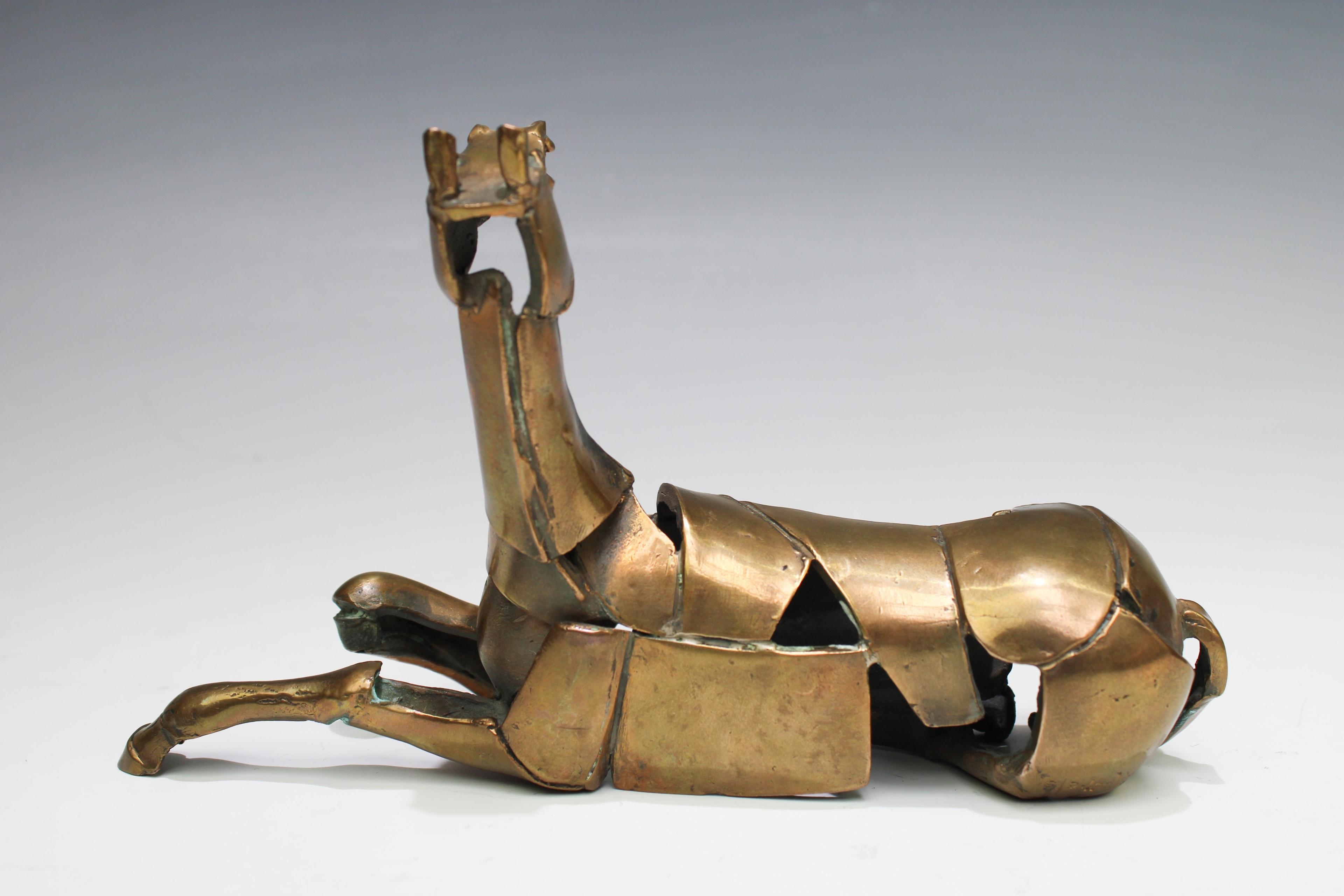 Rik Poot | Beeld van een geabstraheerd liggend paard | MutualArt