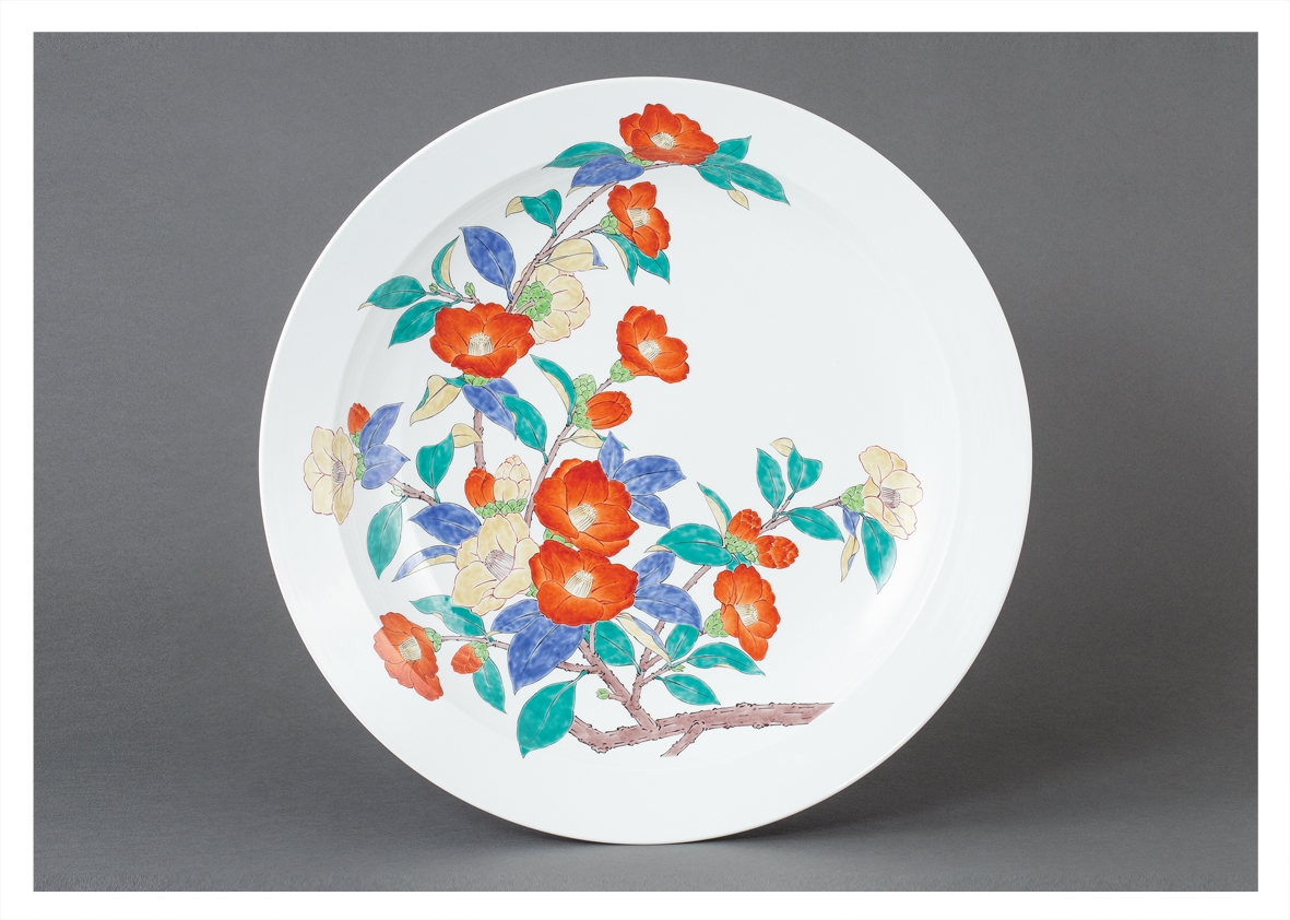 Kakiemon Sakaida (14th) | A LARGE NIGOSHIDE PLATE WITH CAMELLIA ...