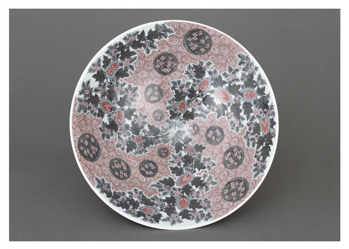 Imaizumi Imaemon | A COLORED NABESHIMA BOWL with CIRCULAR FLOWER ...