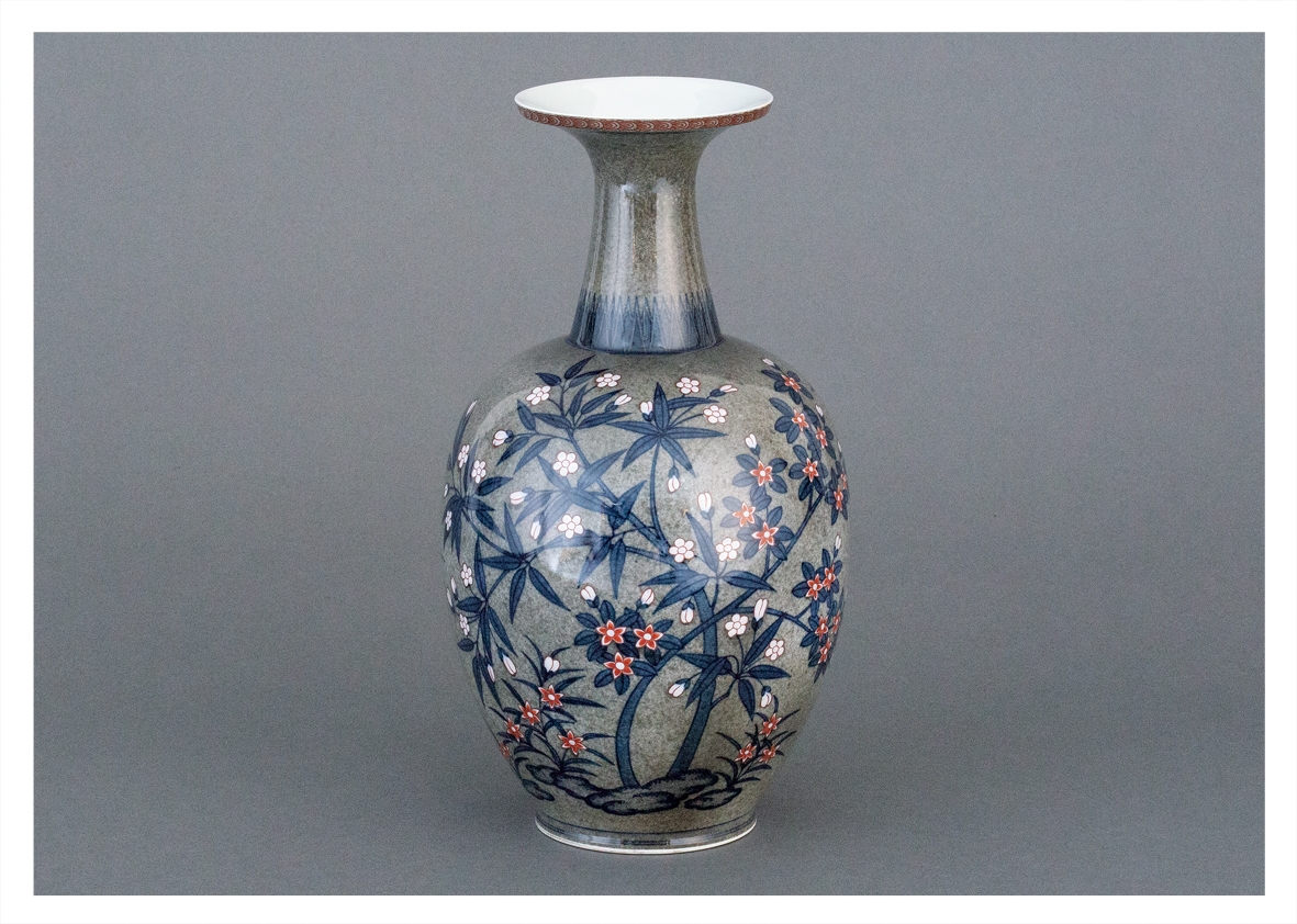 Imaizumi Imaemon | A COLORED NABESHIMA VASE WITH FLOWER PATTERNS ...