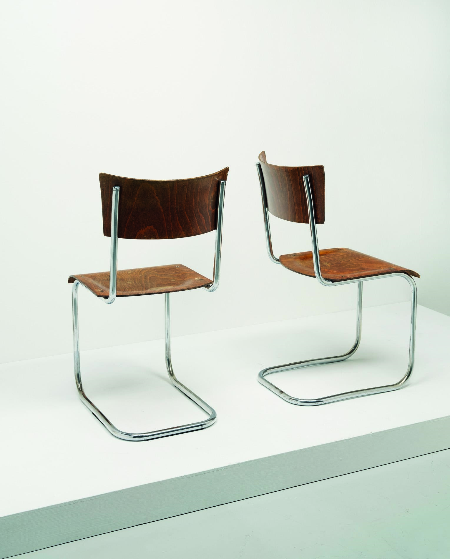 Mart Stam | Zwei Freischwinger Mod. B 43 (1927) | MutualArt