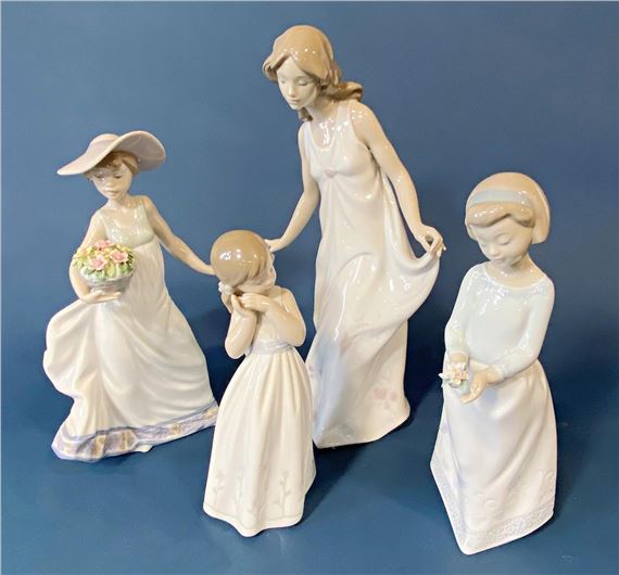 Lladró S.A | Figures of female characters | MutualArt
