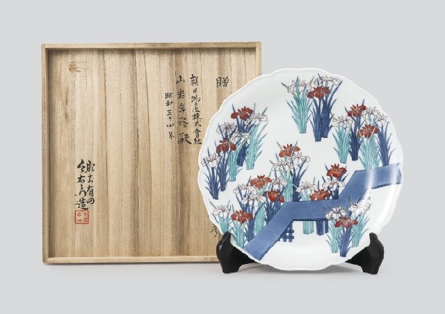 Imaizumi Imaemon Xii | Iro-nabeshima plate with yatsuhashi design ...
