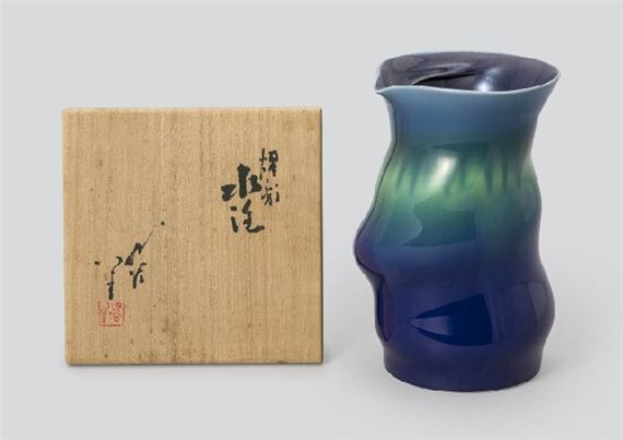 Tokuda Yasokichi III | Ewer in brilliant glaze | MutualArt