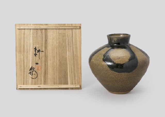 Koichi Tamura | Jar in iron glaze | MutualArt