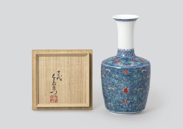 Imaizumi Imaemon | Iro-nabeshima vase with chintz design | MutualArt