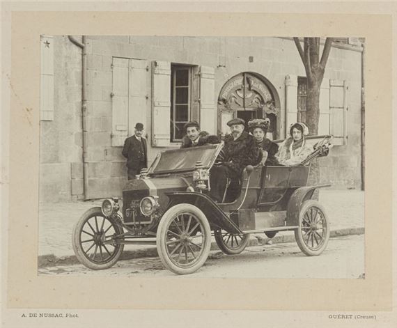 Alphonse de Nussac | La famille de Montreuil en automobile Ford | MutualArt