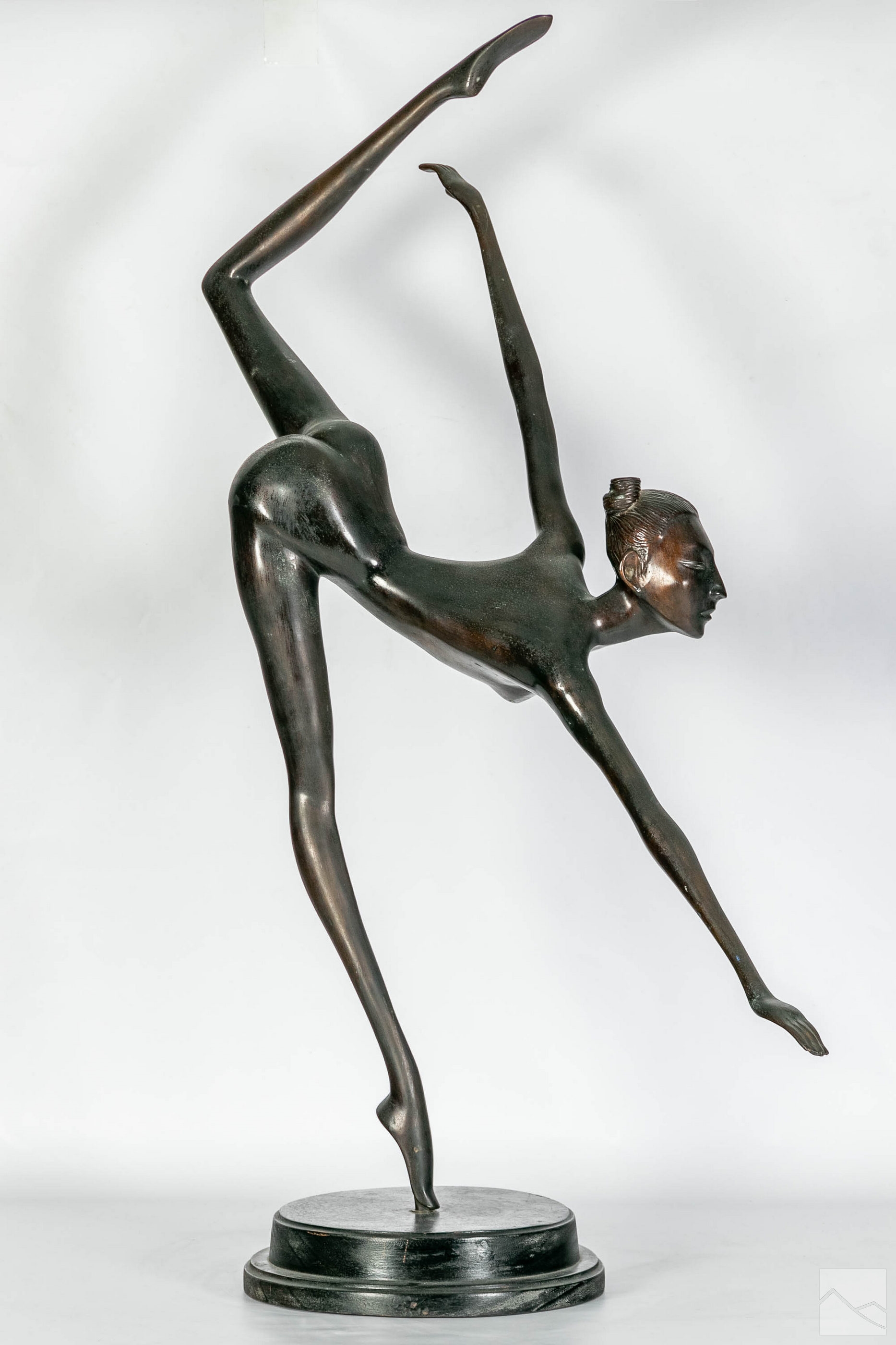 Hattakitkosol Somchai | Depicting a ballerina dancer | MutualArt