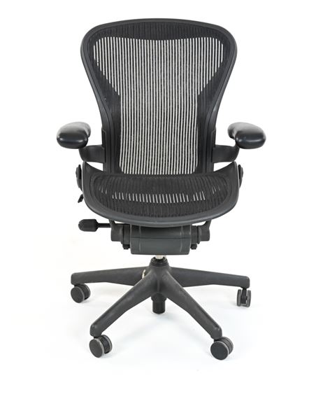 Herman Miller | HERMAN MILLER AERON DESK CHAIR | MutualArt