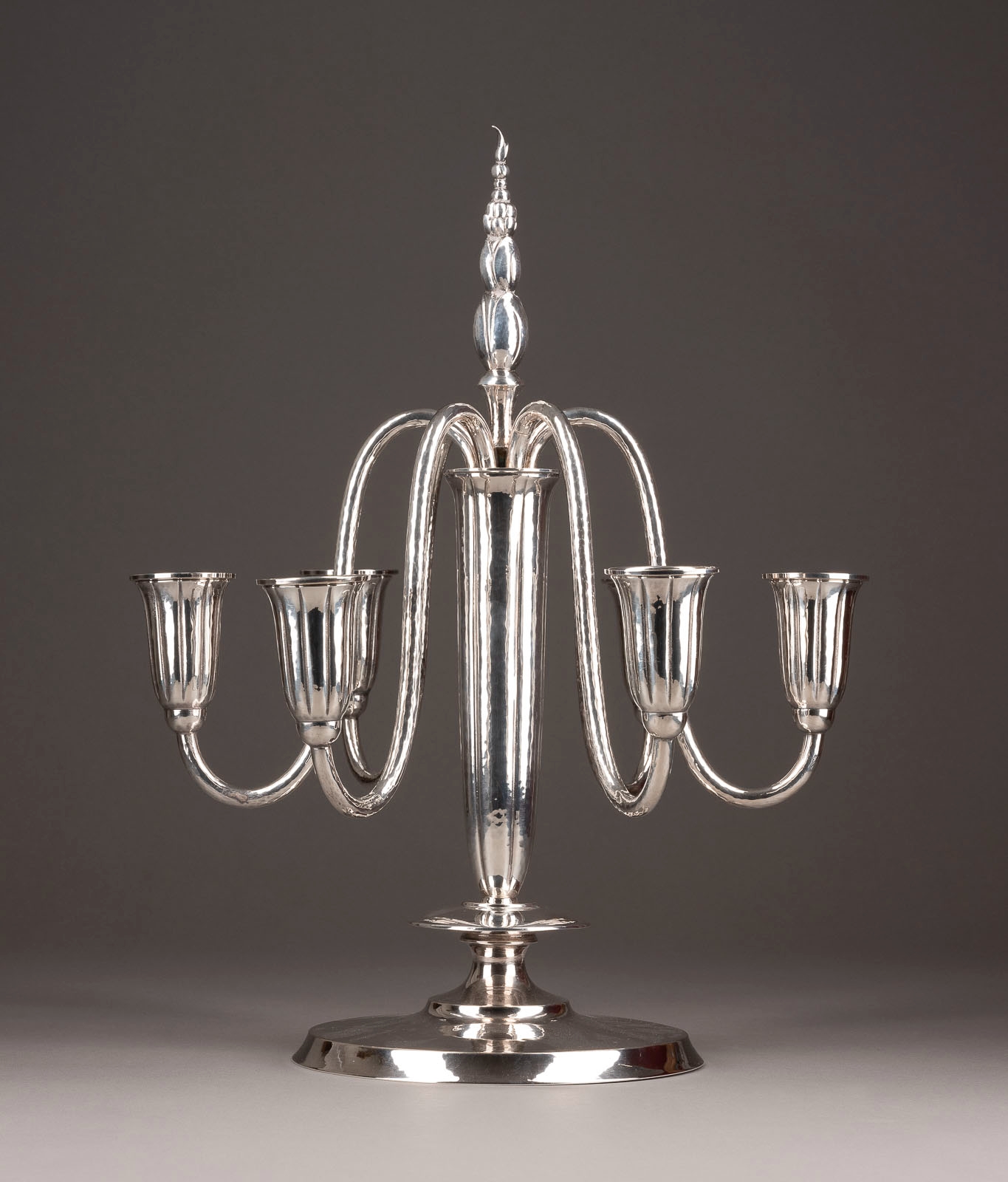 M. H. Wilkens | SECHSFLAMMIGER ART-DÉCO-LEUCHTER (1920) | MutualArt