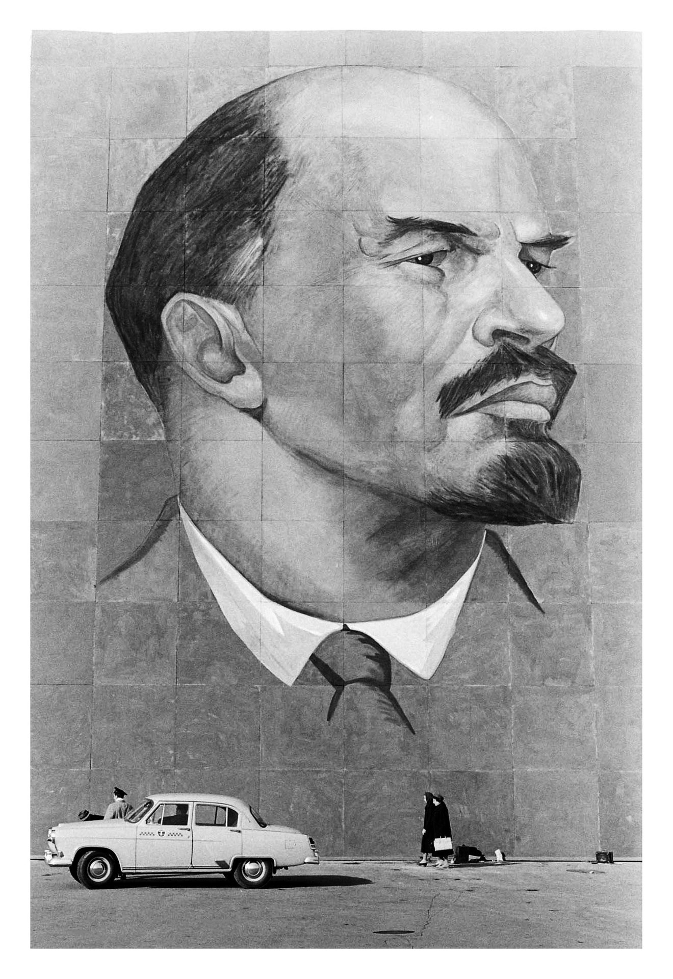 Howard Sochurek | Painting of Soviet leader Lenin in the Kremlin during ...