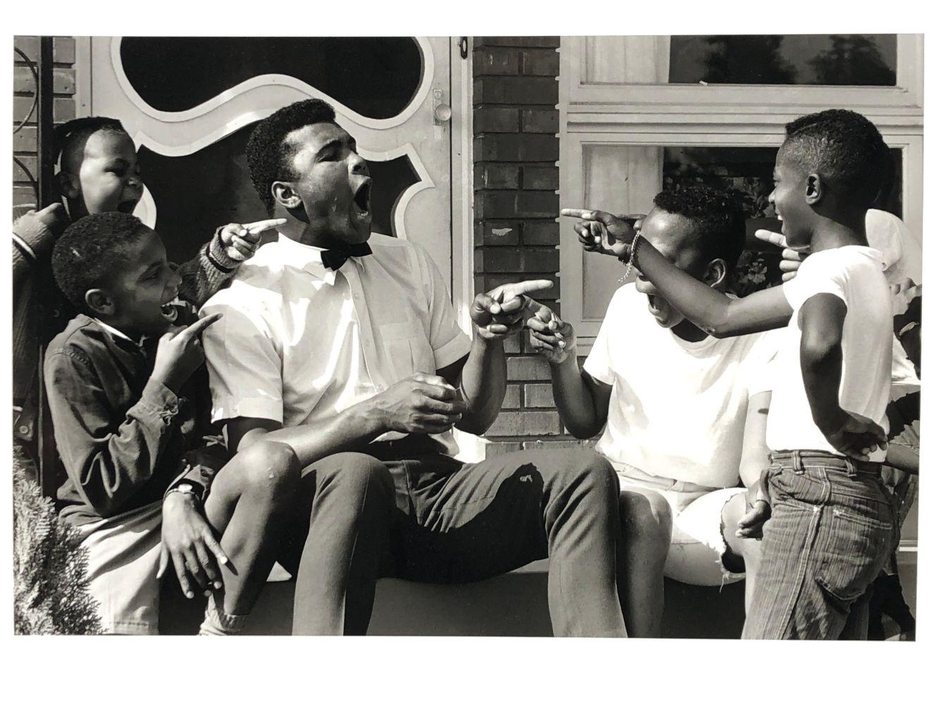 Steve Schapiro | Mohammed Ali at Home with Neighborhood Kids (1963 ...