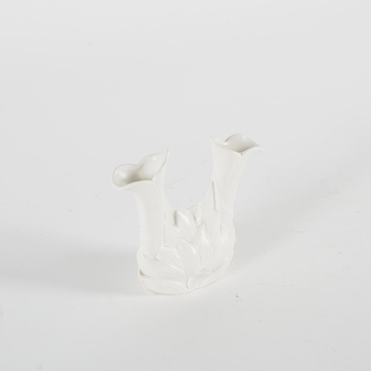 Crown Lynn | A Crown Lynn Double Vase | MutualArt