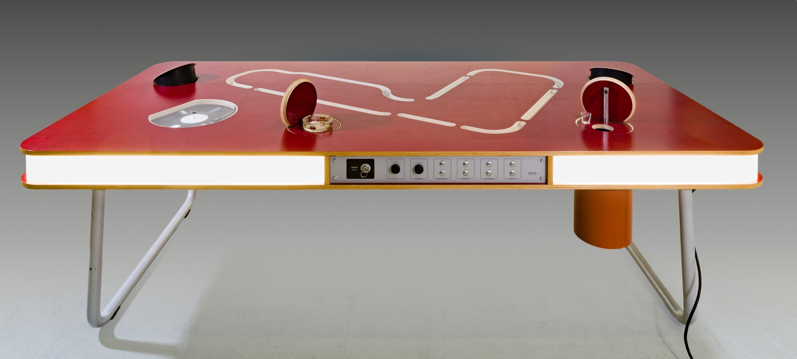 Hans Schabus | Zentrale (Künstlertisch) (2001) | MutualArt