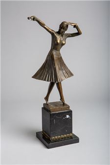 Demetre H. Chiparus | Pierrot à la mandoline | MutualArt