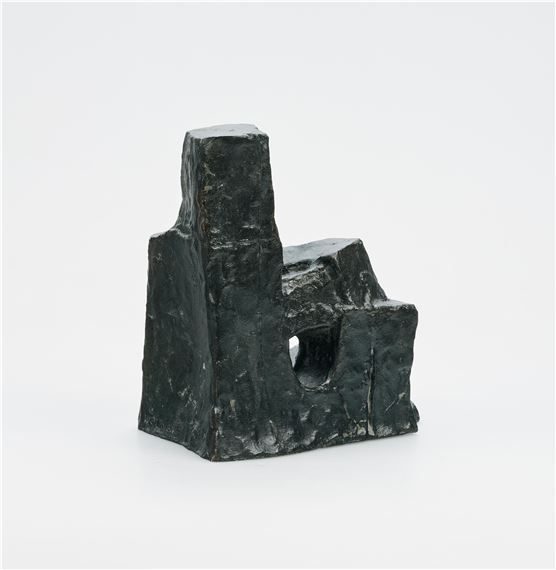 Fritz Wotruba | Kleine sitzende Figur (1952) | MutualArt