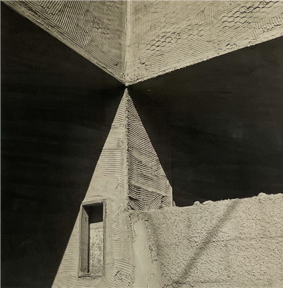 Lynn Davis | Palm Springs, 1981 | MutualArt