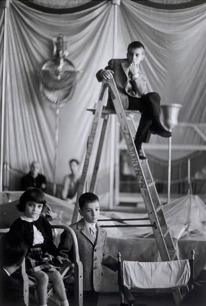 Paul Schutzer | Three children on the set of the film Cleopatra with ...