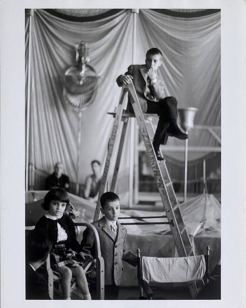 Paul Schutzer | Three children on the set of the film Cleopatra with ...
