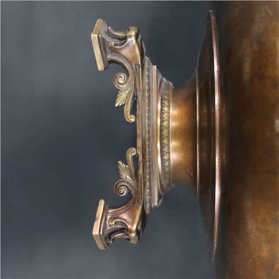 Alfred Pierre Richard | : Coupe sur pieds en bronze à décor d'un berger ...