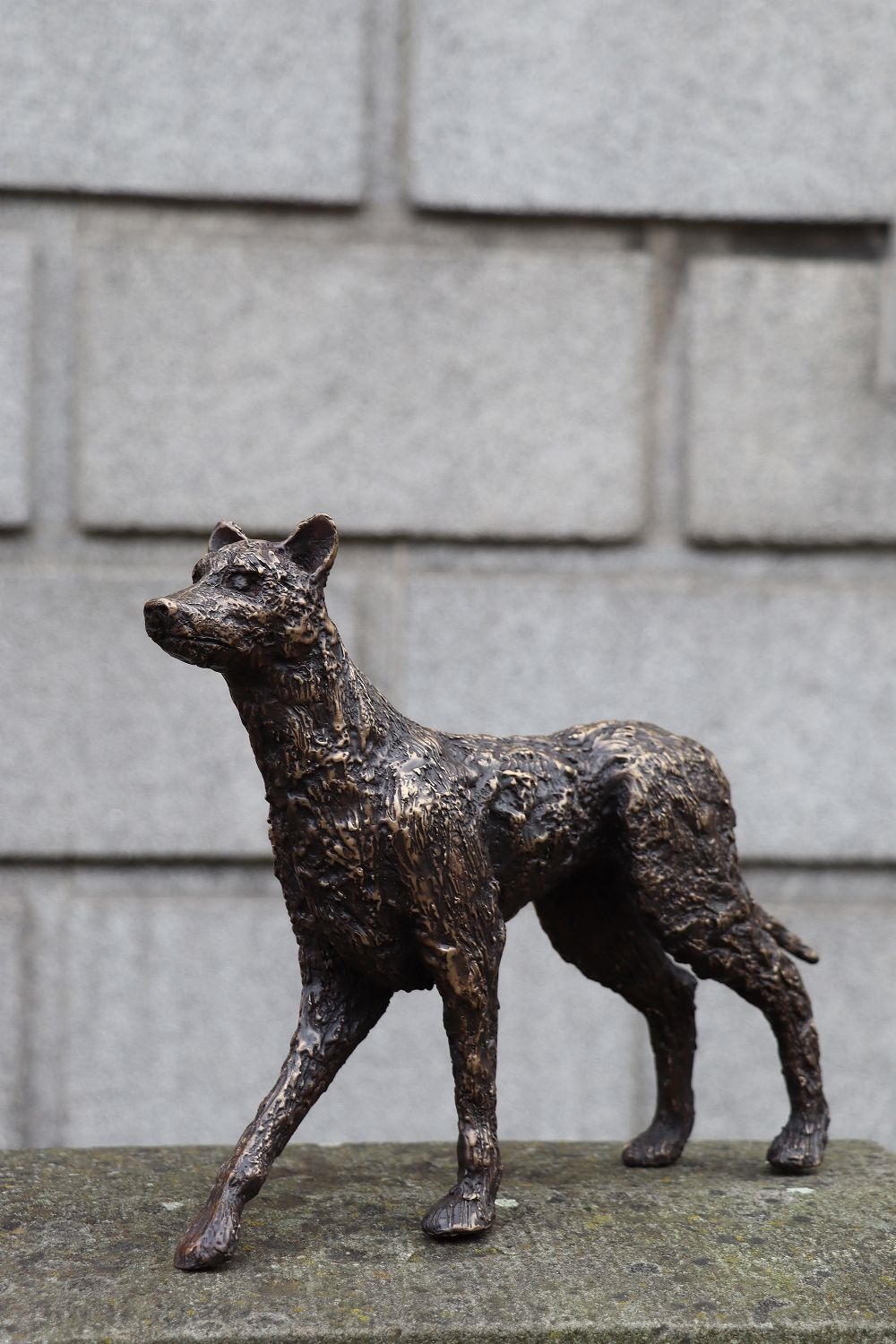 Lynne Kirkham | GOLD HOUND | MutualArt