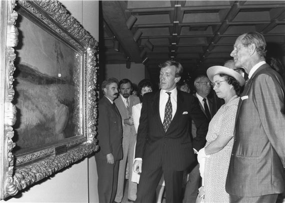 Robert Pearce | Queen Elizabeth visits Golden Summers exhibition at NSW ...