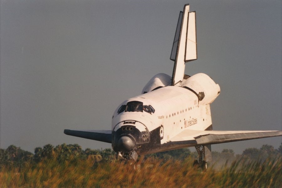 NASA | A beautiful view of Space Shuttle Atlantis landing at Kennedy ...