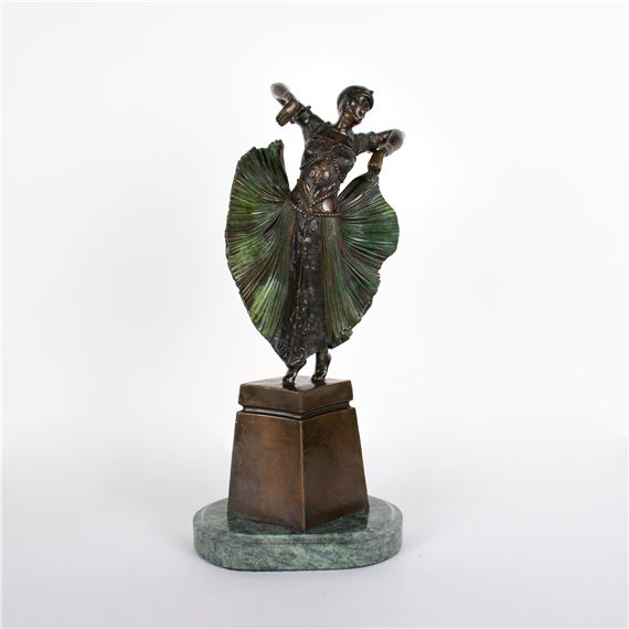 Demétre H. Chiparus | A bronze statue of a dancing lady | MutualArt