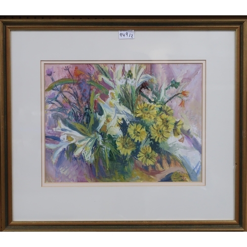 Irene Lesley Main | STILL LIFE FLOWERS IN VASE (1985) | MutualArt