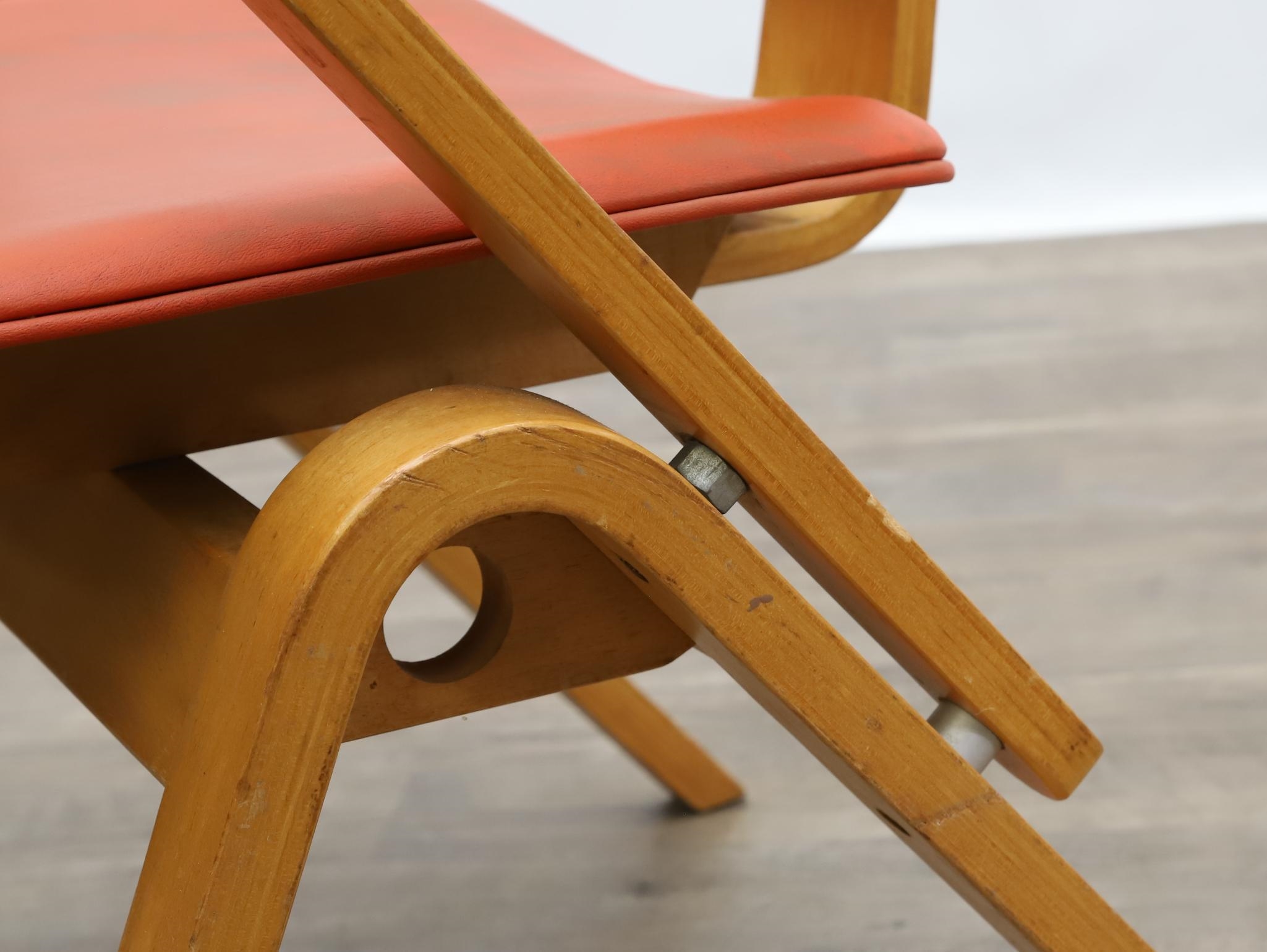Joe Atkinson | Bent maple plywood frame with splayed legs and free ...