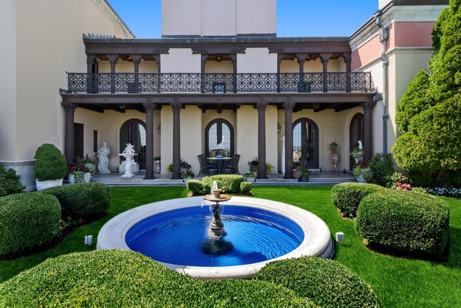 Antonio Canova | Pauline Bonaparte as Venus Victrix | MutualArt