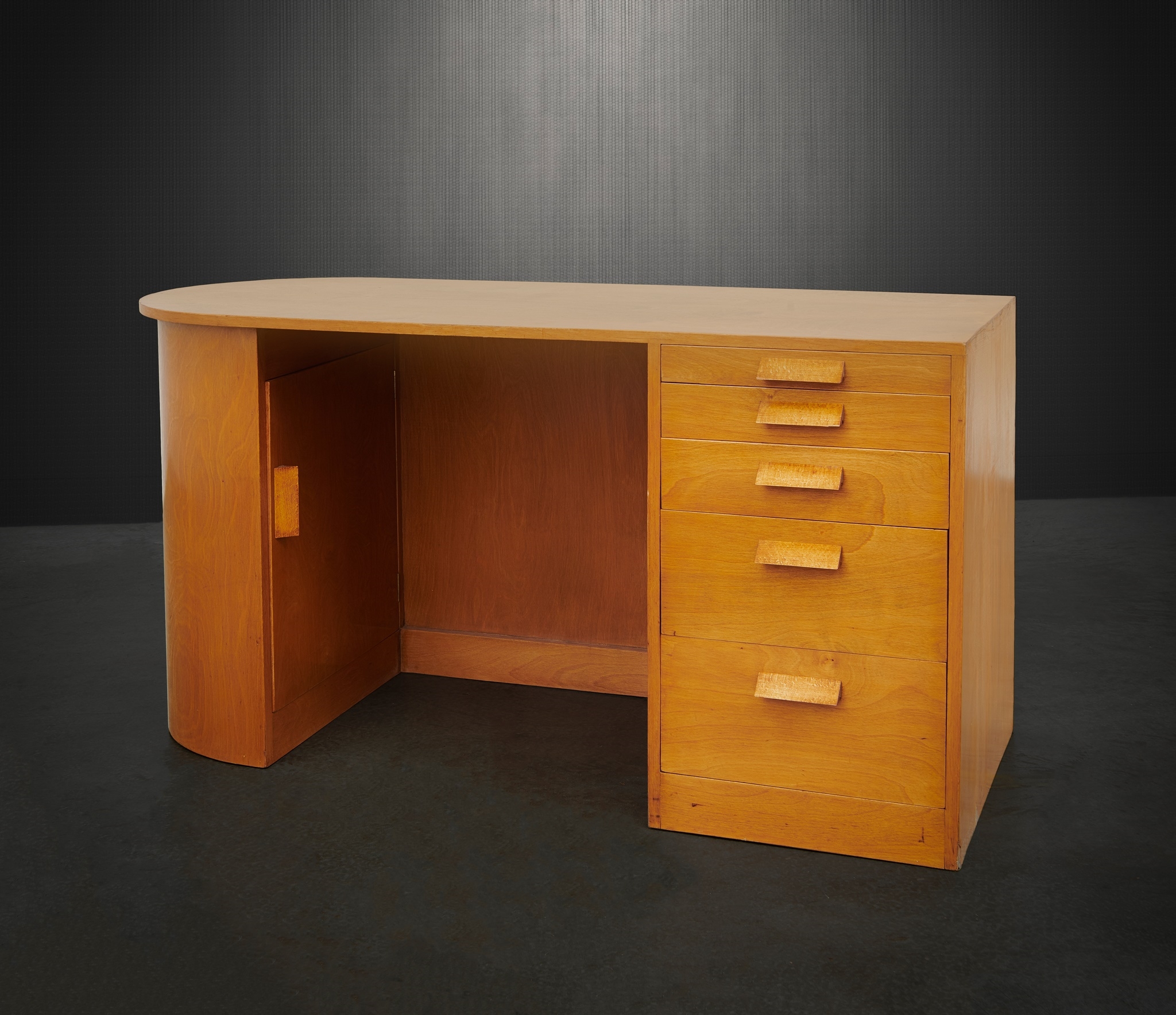 Gerald Summers | D-End Desk (2018) | MutualArt