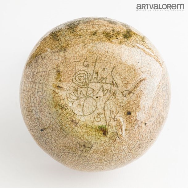 Yoland Cazenove | Arched bowl (1976) | MutualArt