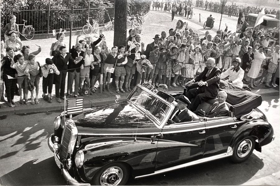 Rene Burri | Giacometti in his studio (Circa 1966) | MutualArt