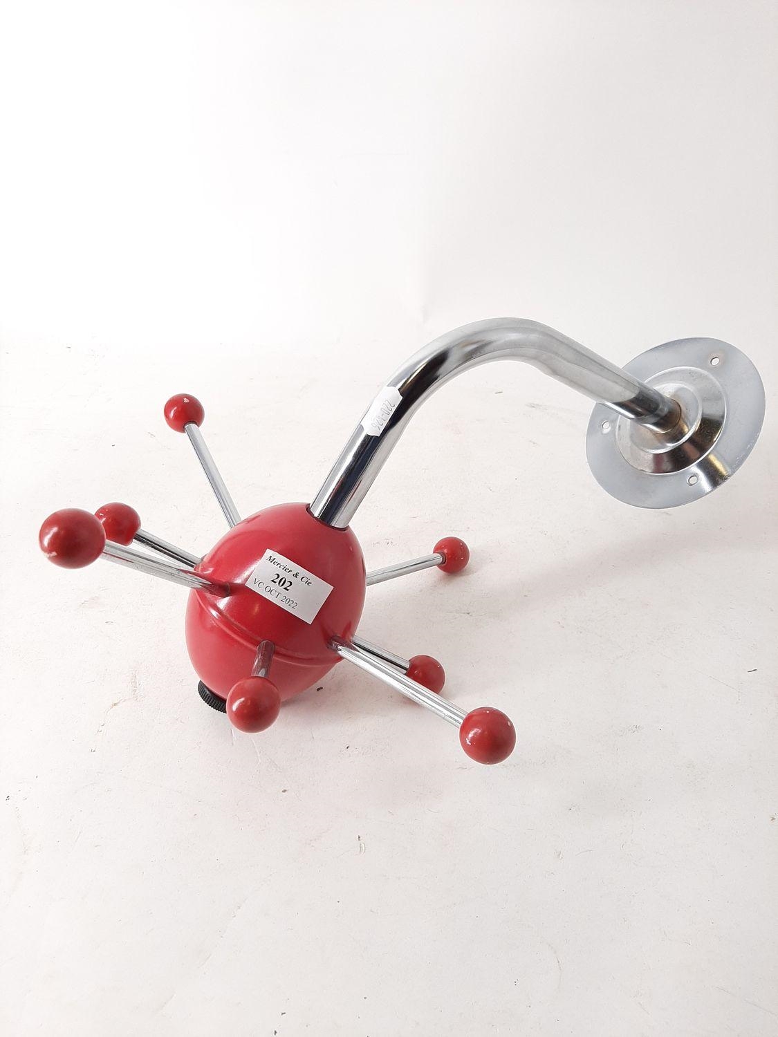 Osvaldo Borsani | Porte-manteau mural Spoutnik en acier tubulaire et ...