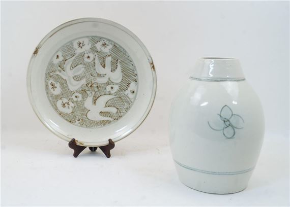 Esias Bosch | A Chinese style cream studio pottery | MutualArt