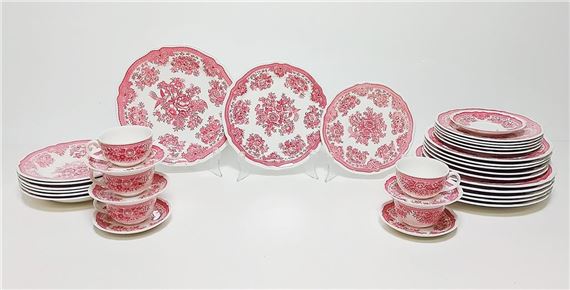 Villeroy & Boch | A Villeroy and Boch red and white transfer printed ...