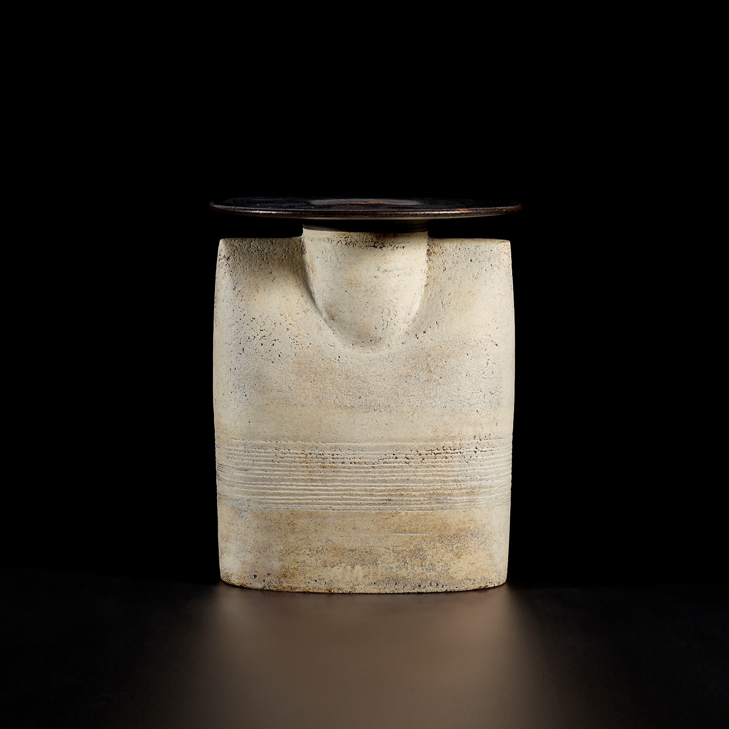 Hans Coper | Large flattened form with disc top | MutualArt